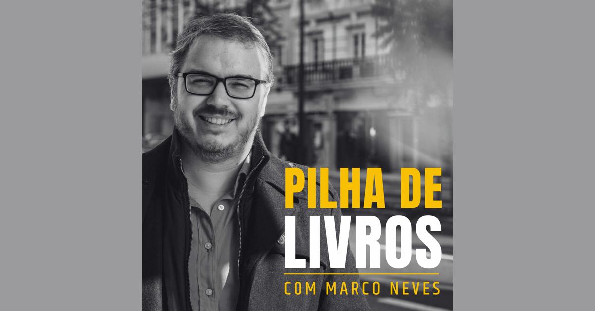 Pilha de Livros by Marco Neves